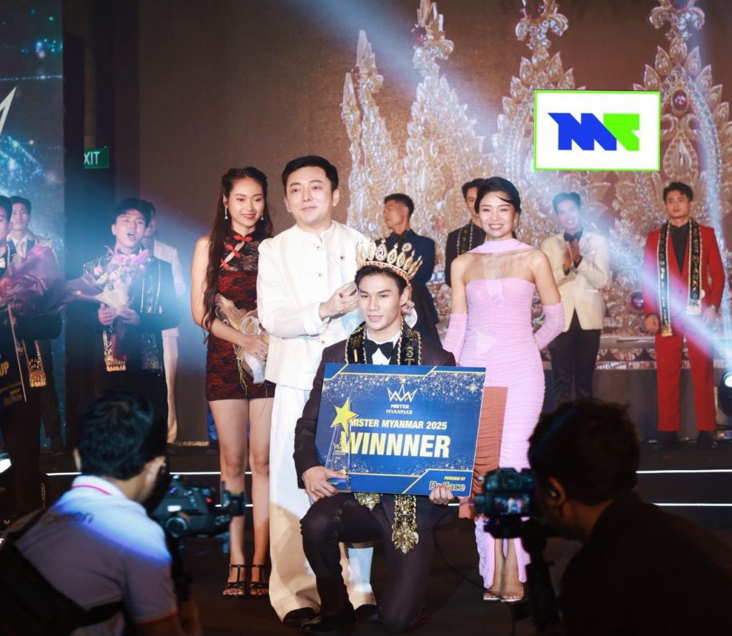 အပျော်စီးသင်္ဘောအဖြစ် ပြေးဆွဲပေးနေတဲ့ နှစ်ထပ်သင်္ဘောတစ်စီး ဆိပ်ခံဘောတံတားမှာ ကမ်းကပ်ရပ်ထားစဉ် နစ